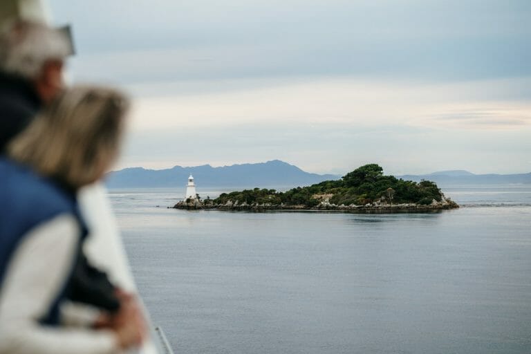 Which Gordon River cruise is best - Red boat or grey boat?